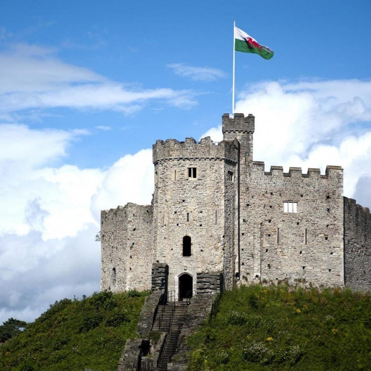 Cardiff | Isolated Traveller